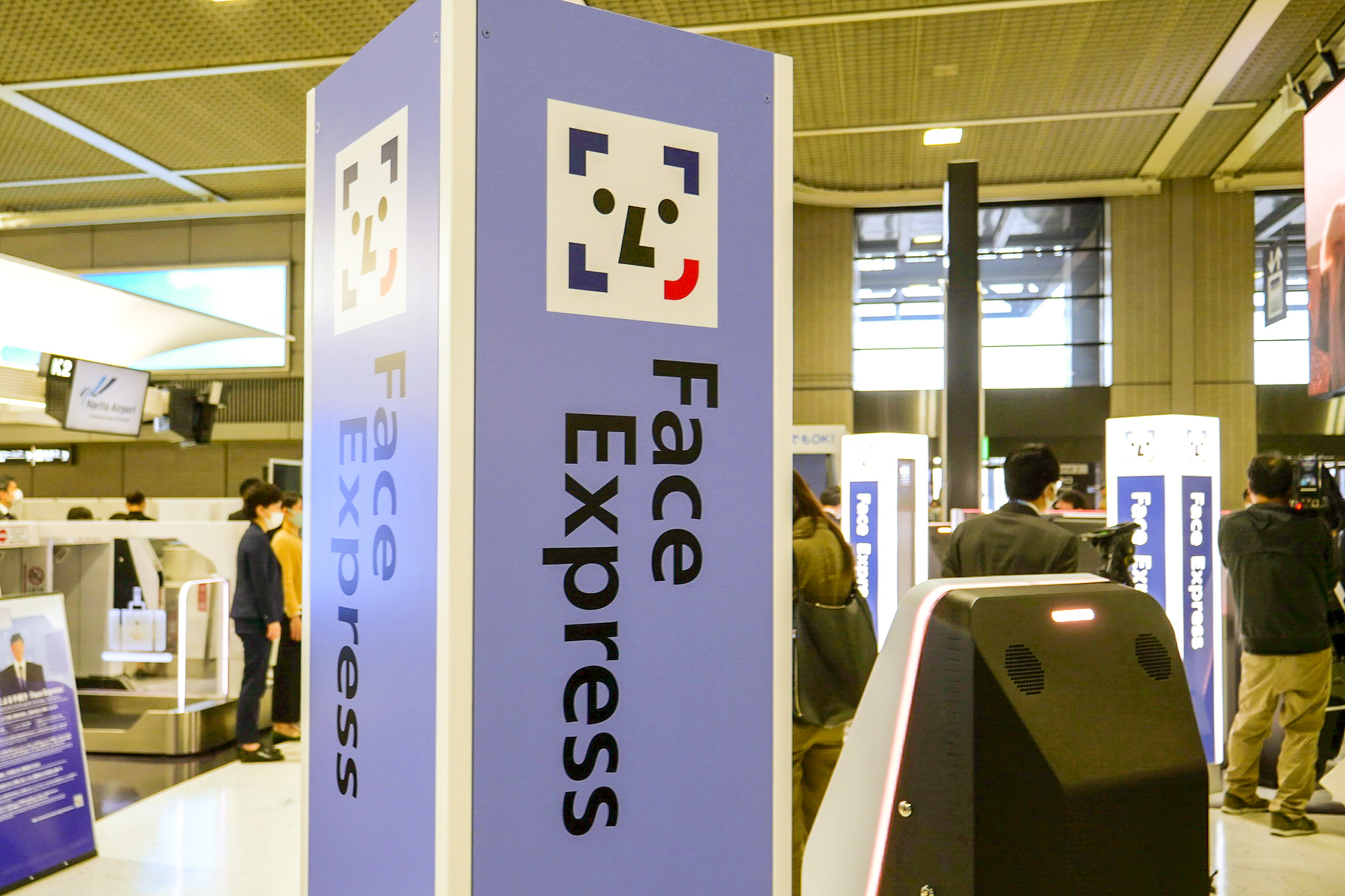 JAL、顔パスで国際線に乗れるFace Expressを成田/羽田で本運用 - トラベル Watch