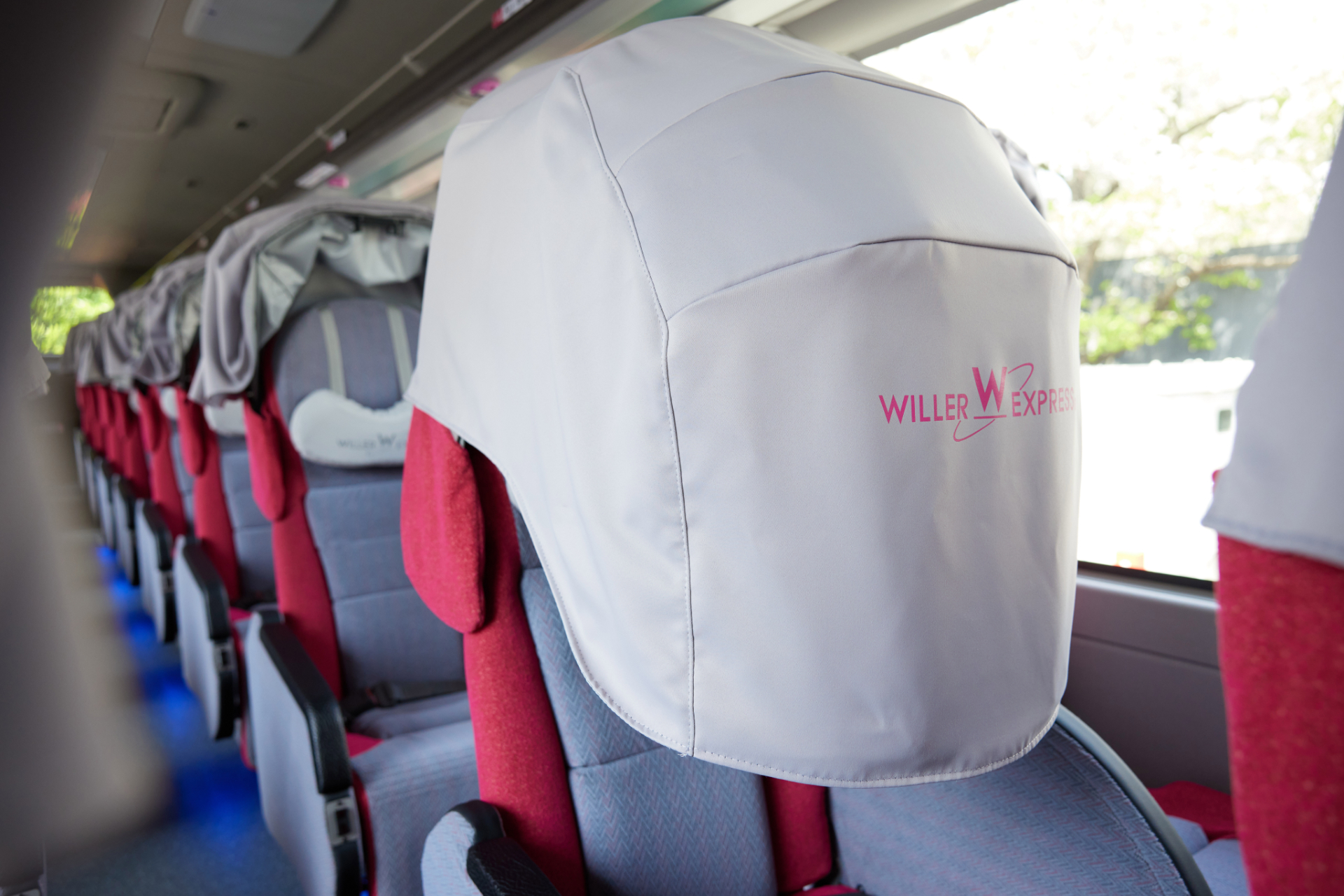 WILLER、“歴代最強”の新4列シート。約1.5倍広いカノピーで快適性アップ。4月28日東京～大阪夜行バスから投入 - トラベル Watch