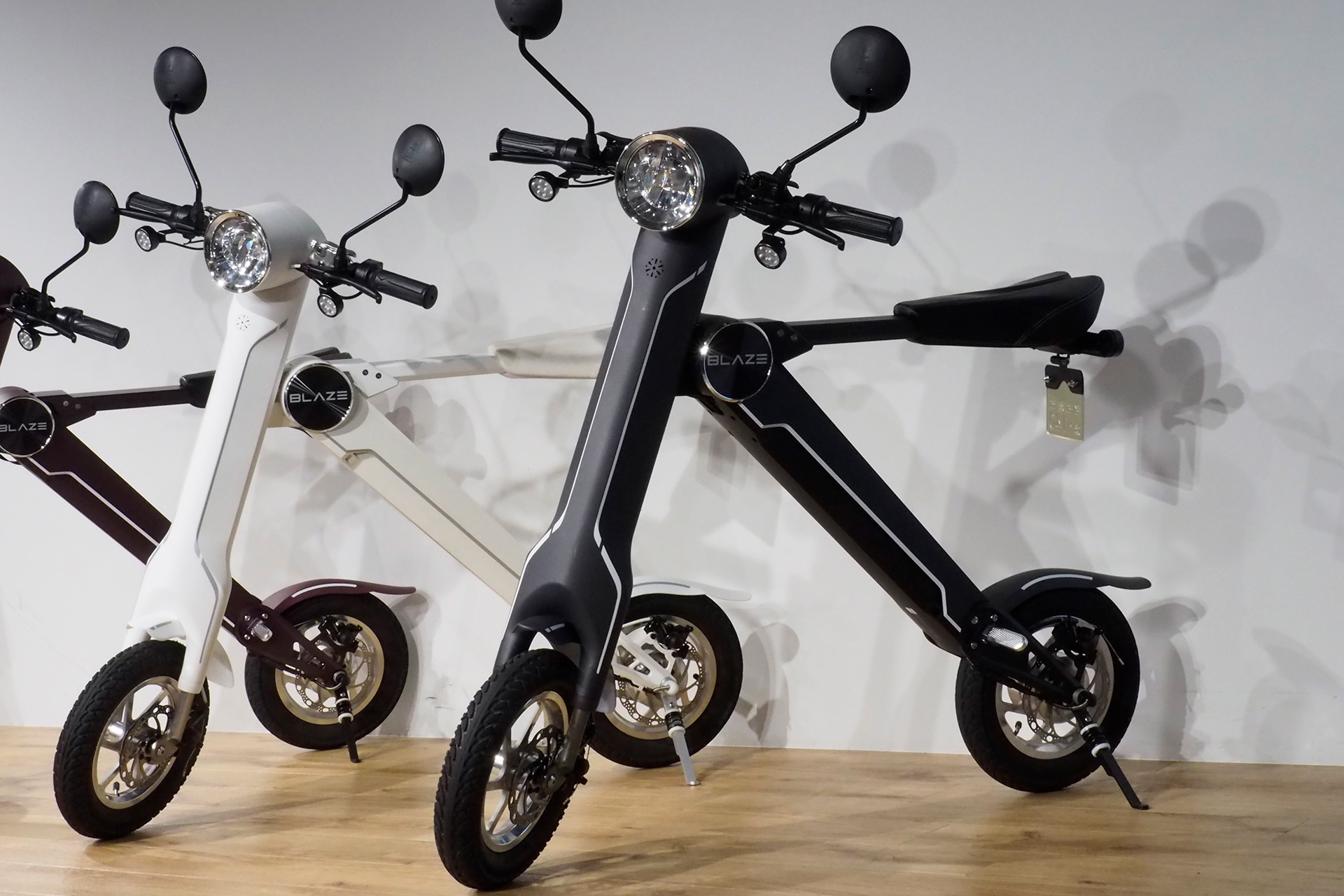 免許不要で乗れる「スマートEV特定原付モデル」試乗してきた。座って乗れるから初心者でも安心 Makuakeで先行予約発売 - トラベル Watch